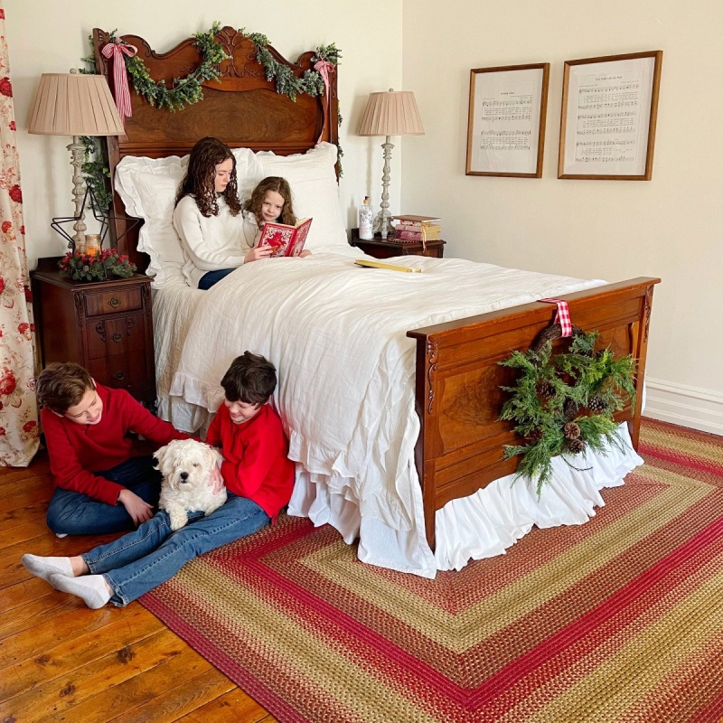 Cider Barn Red Jute Braided Oval Rugs for Holiday and Christmas Decor